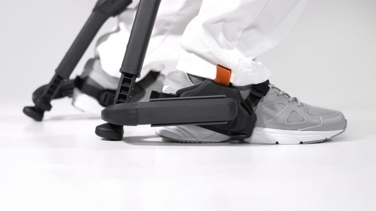 Noonee’s Wearable Chairless Chair 2.0 Boasts Improved Comfort