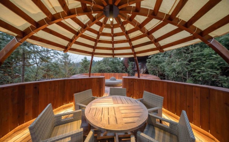 UFO-Inspired ZYJ Treehouse Invokes Sense of Science Fiction