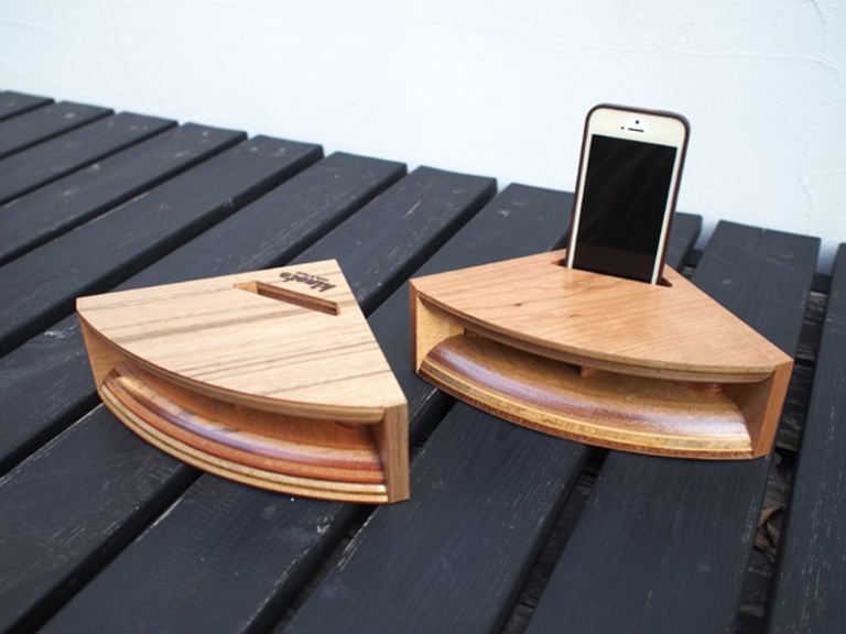 Clappin Jam Wooden iPhone Dock Amplifies Sound Without Power