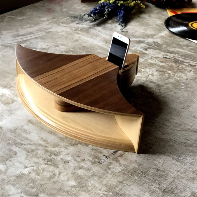 Clappin Jam Wooden iPhone Dock Amplifies Sound Without Power