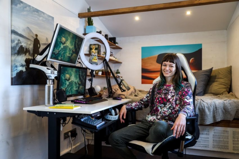 German Gamer Builds Tiny House with Amazing Computer-Setup