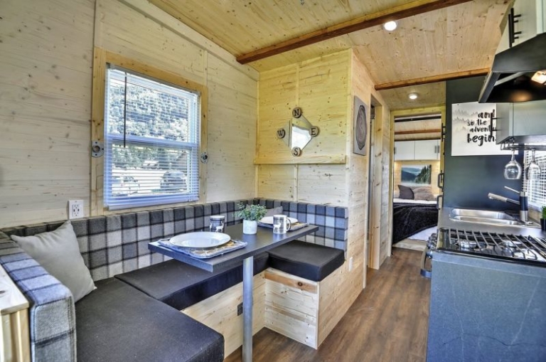 Experience Outdoors Up-Close with Trailer Homes by Chalets en Liberté