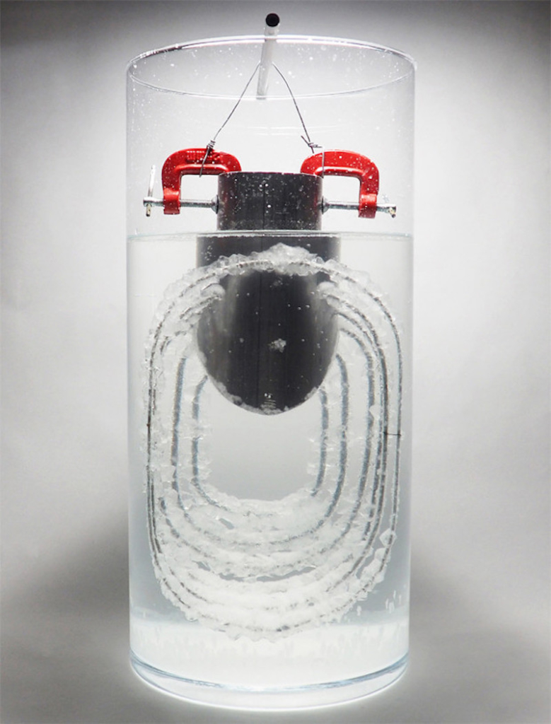 Alumina Salt Lamp Illuminates Using the Principle of Crystallization