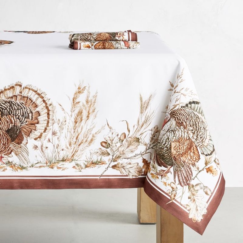 15+Thanksgiving Tablecloth Ideas: Buy These for Graceful Table Layout