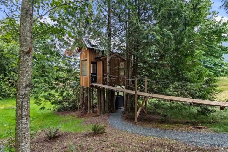 This Treehouse Rental in British Columbia has Inviting Interiors