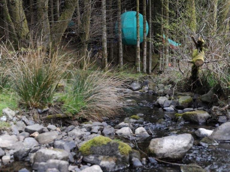 Ynys Affalon Treehouse Pod in Wales Lets You Disconnect From Routine