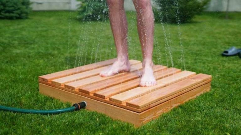 Three Enticing Upside-Down Showers: Outdoor Shower Inverted!