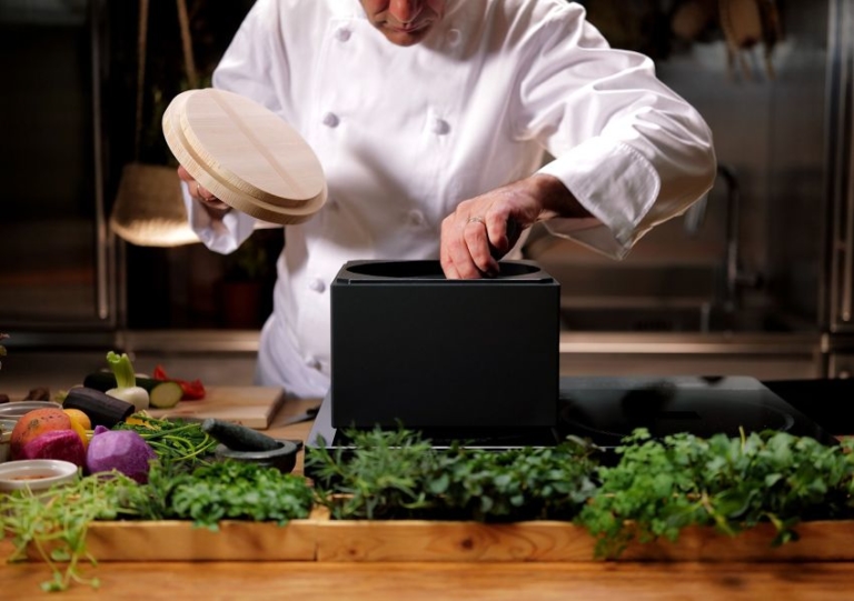 ANAORI kakugama Cube-Shaped Cooking Pot made of Carbon Graphite