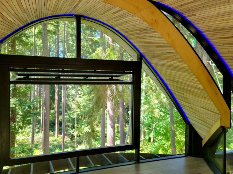 Blackbird Treehouse Seattle Hangs 25ft off the Ground, Accessible via Lift