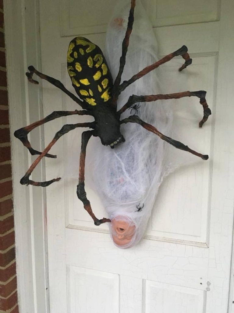 20+ DIY Spider Halloween Decorations for Your Inspiration