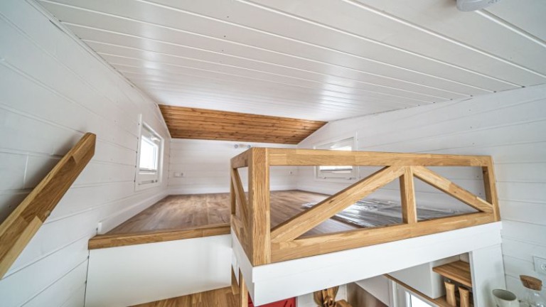 Attractive Red Mobi 05 DAISY Tiny House Has Cozy and Bright Interiors