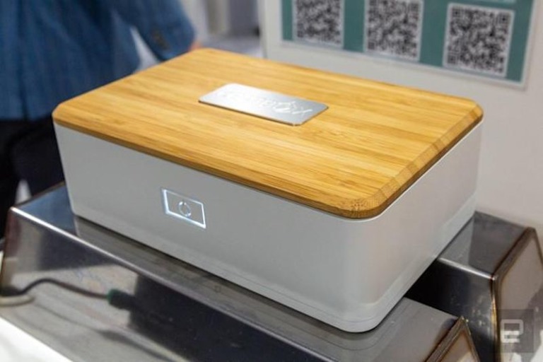 This Self-Heating Lunch Box Steams up Your Meal Anytime, Anywhere