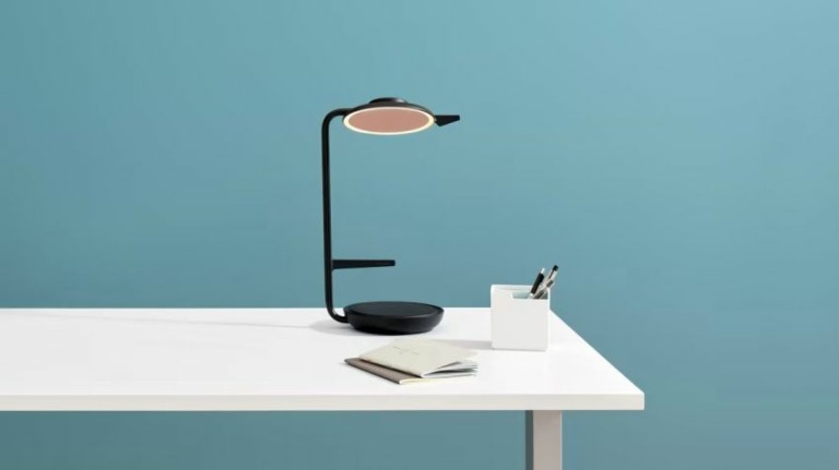 Steelcase Eclipse Light Conveniently Improves Lighting During Video Calls
