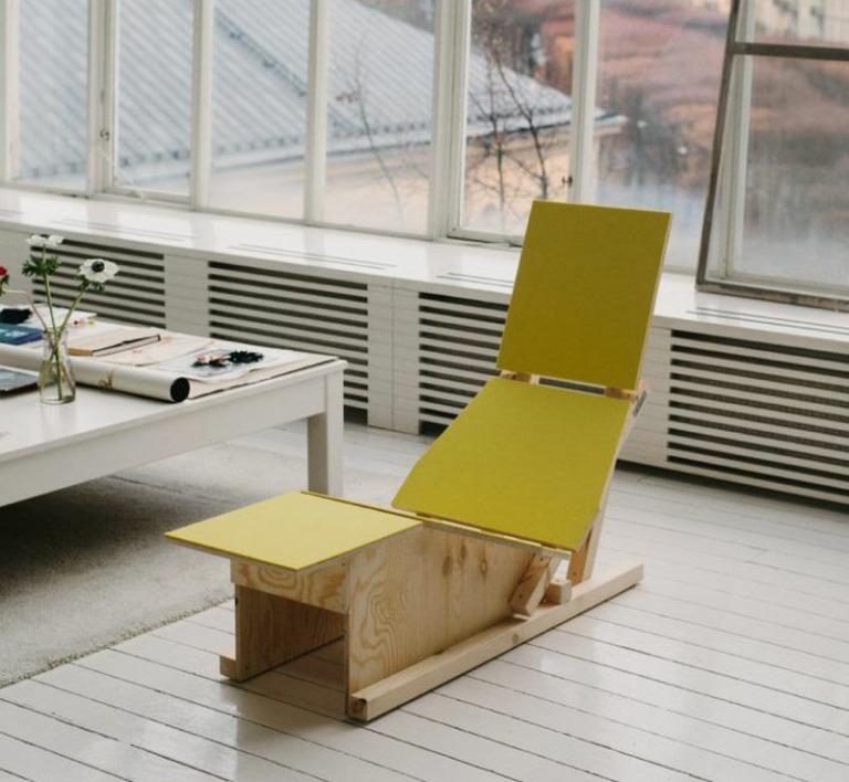 All-Wooden 4PM Chaise Longue Offers Comfort Without Upholstery