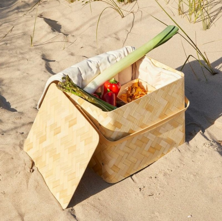 Aimed at Beach Goers, IKEA KÅSEBERGA Promotes Sustainable Lifestyle