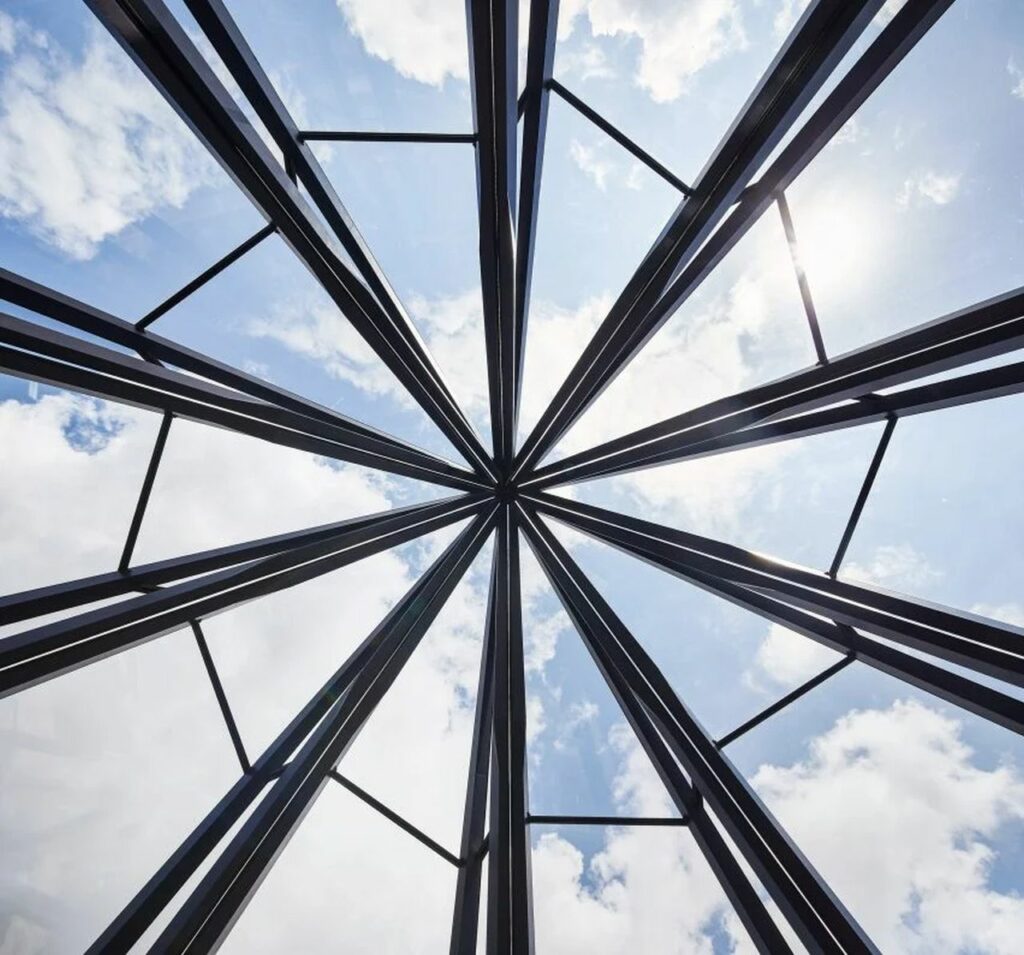 This Crown-Shaped Glasshouse Unfurls Like a Flower