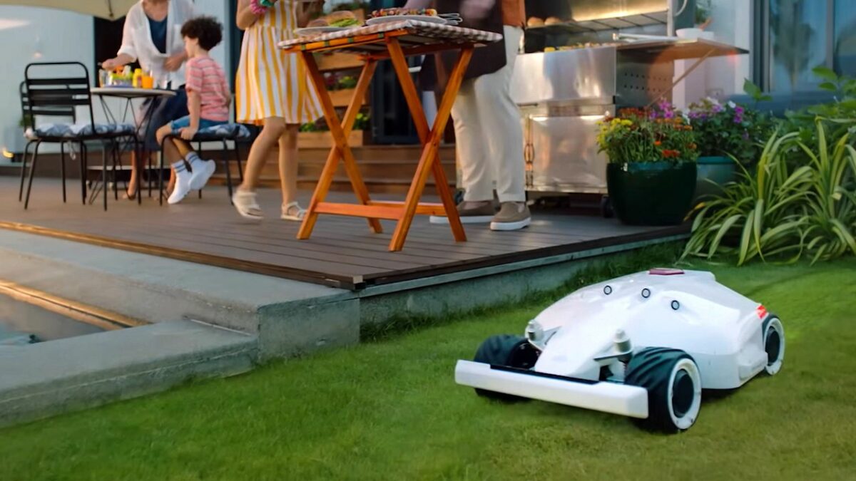 This Wireless Robot Lawn Mower Functions On Ultrasonic Sensors