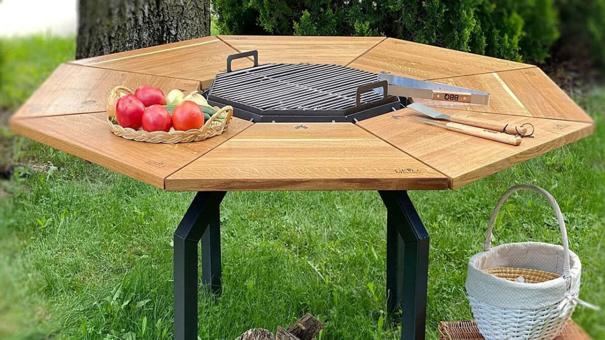 This BBQ Table Accommodates Eight People to Cook and Dine