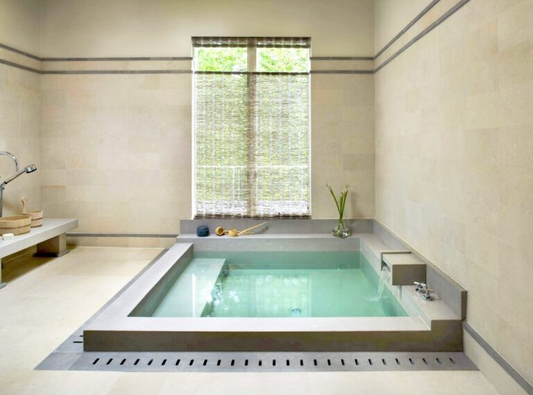 Freestanding vs Built-in Bathtubs: Pros, Cons and a Worthy Choice