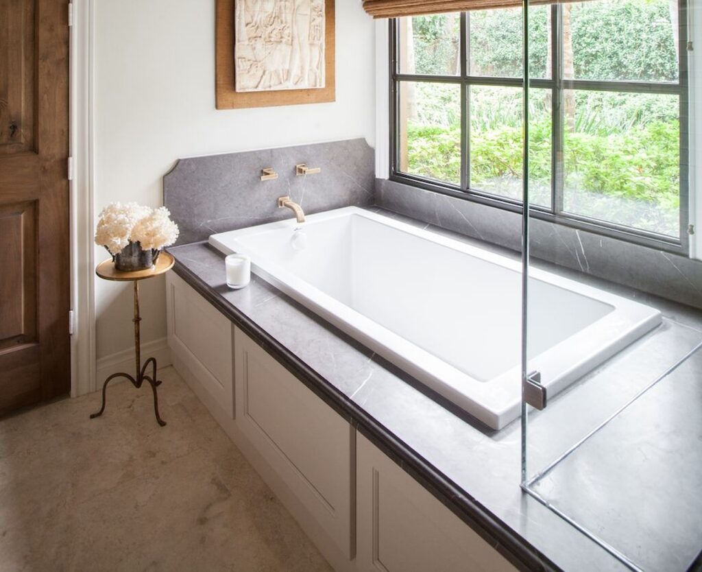 Freestanding vs Built-in Bathtubs: Pros, Cons and a Worthy Choice