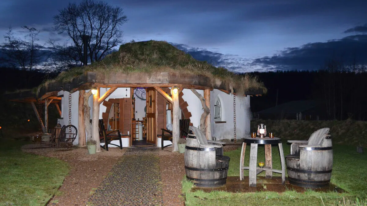 This Earthen Home in Scotland is Cool Hideaway Under The Stars