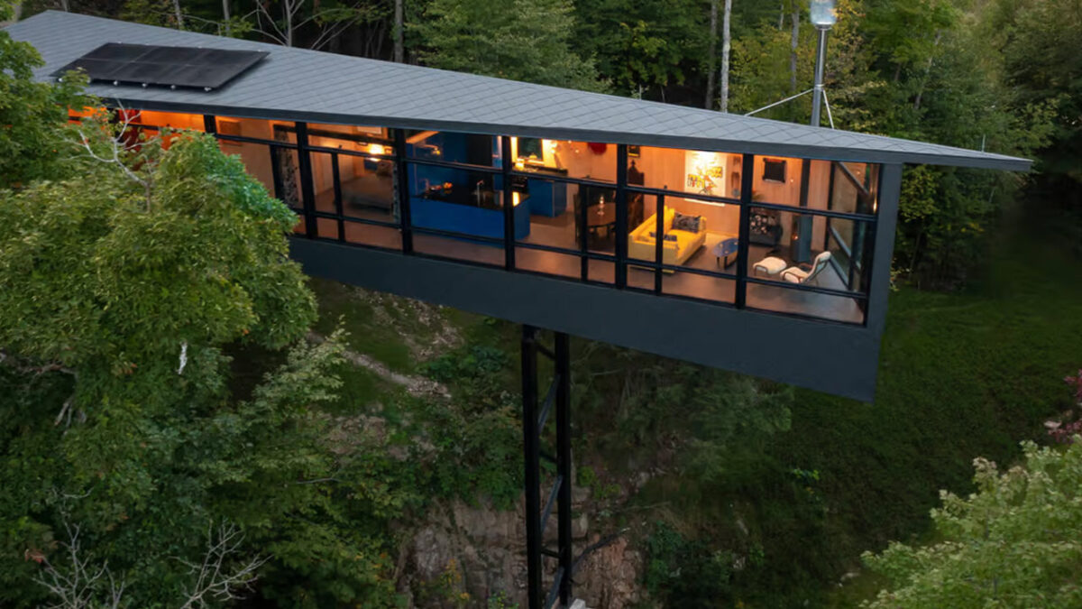 This Elevated Cabin in Canada Offers Expansive Views of La Pêche Lake