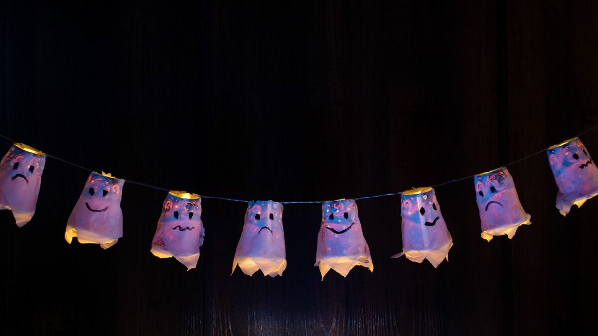 25+ Best Recycled Halloween Decorations and Crafts