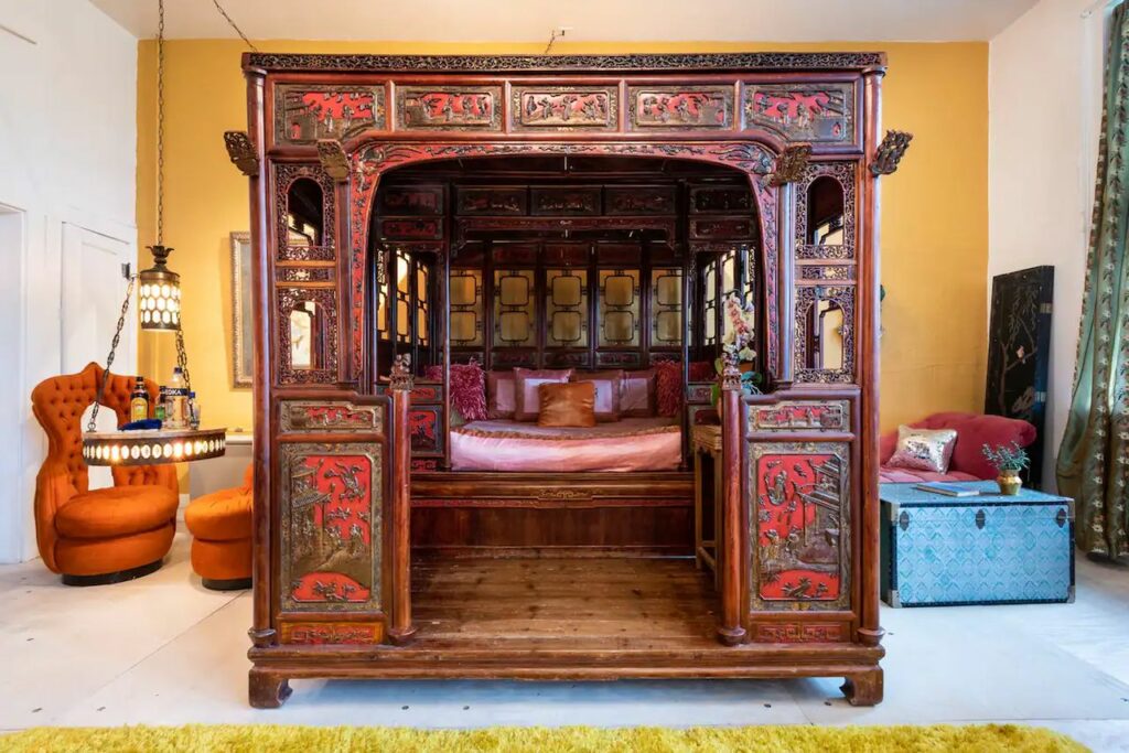 20+ Most Haunted Airbnbs in the US You Shouldn't Dare to Visit