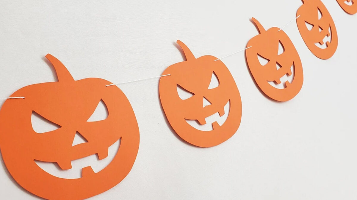 25 DIY Halloween Garlands to Make This Festive Season