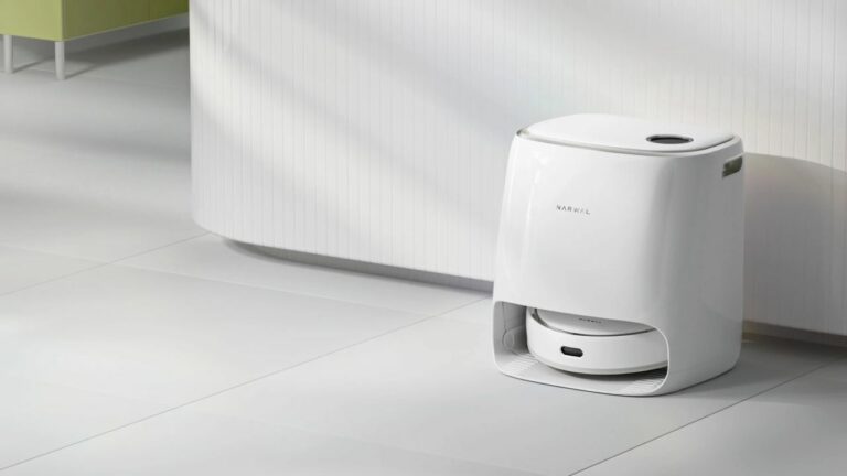 Narwal Freo Robot Vacuum and Mop has Touchscreen on Its Base