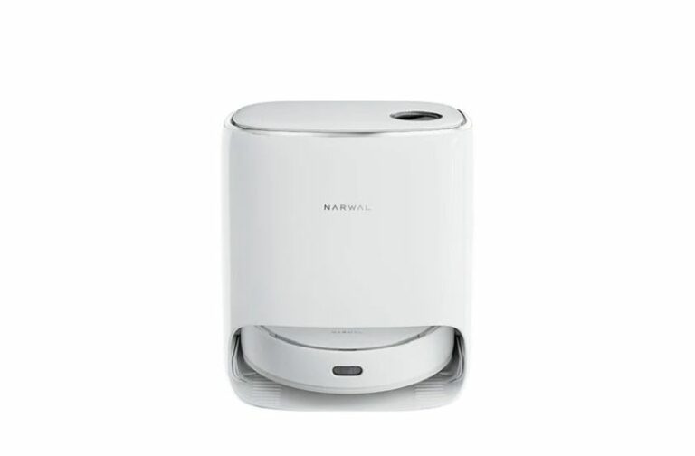 Narwal Freo Robot Vacuum and Mop has Touchscreen on Its Base