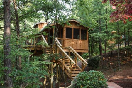 Pete Nelson Builds Mountain-View Treehouses in Tennessee