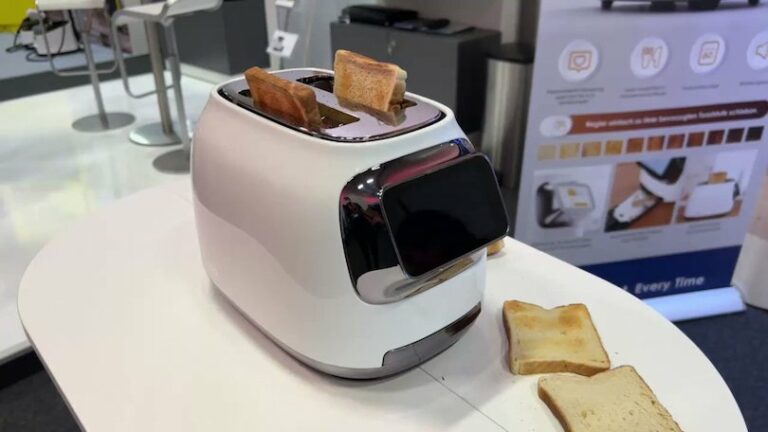 Tineco Toasty One Fine-Tunes Bread Toasting With Touchscreen
