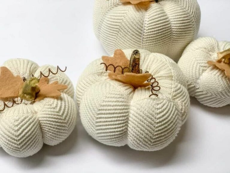 These DIY Sweater Pumpkins can be Tailored for Fall Home Décor