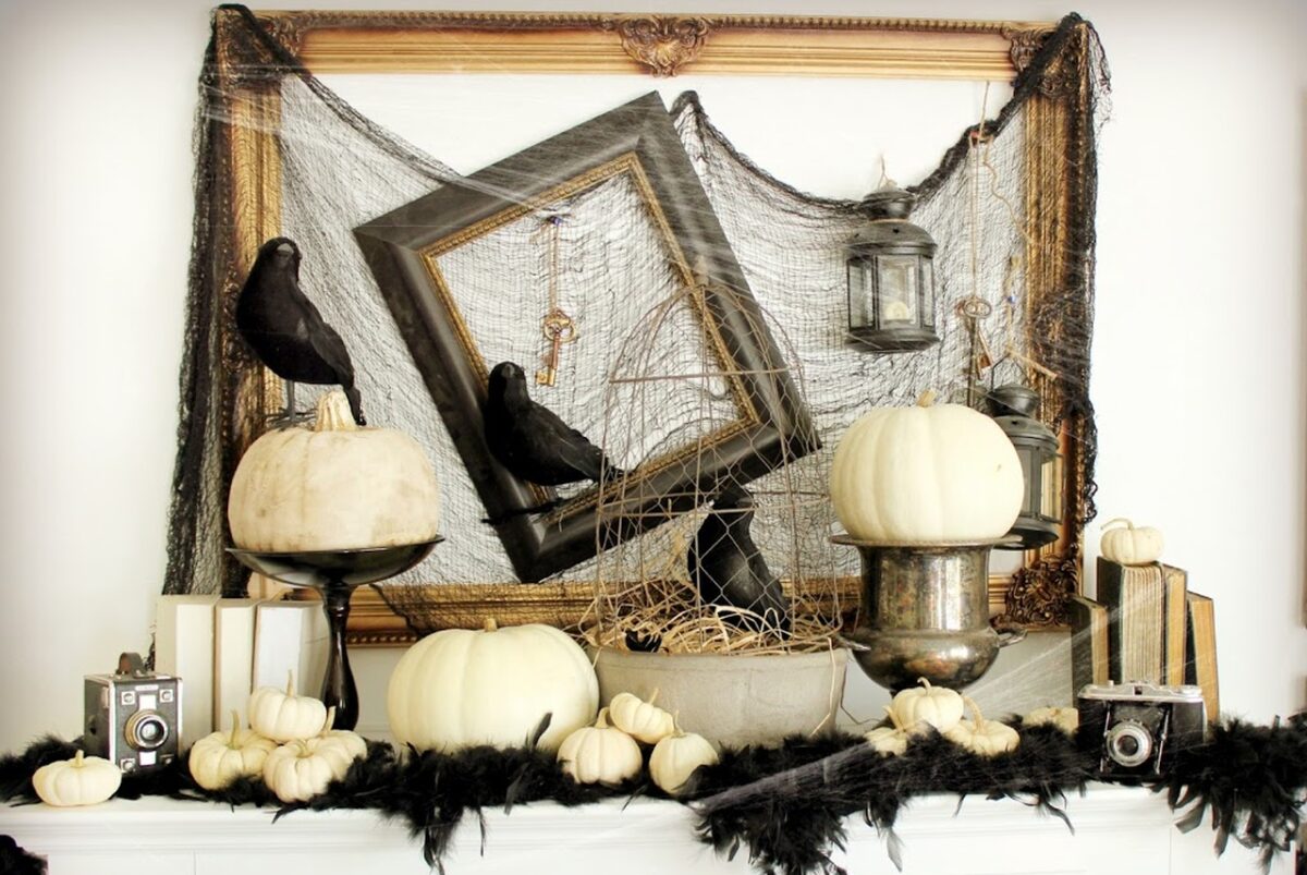 20 Ways to Use Picture Frames for Halloween Decoration