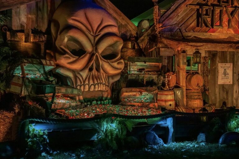 45 Larger-Than-Life Halloween Displays You Must See