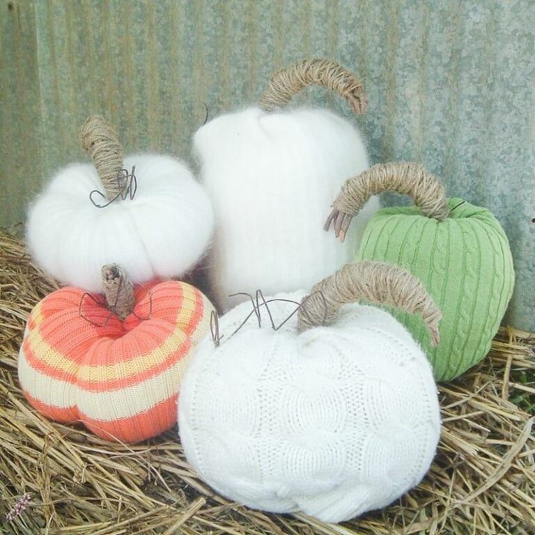 These DIY Sweater Pumpkins can be Tailored for Fall Home Décor