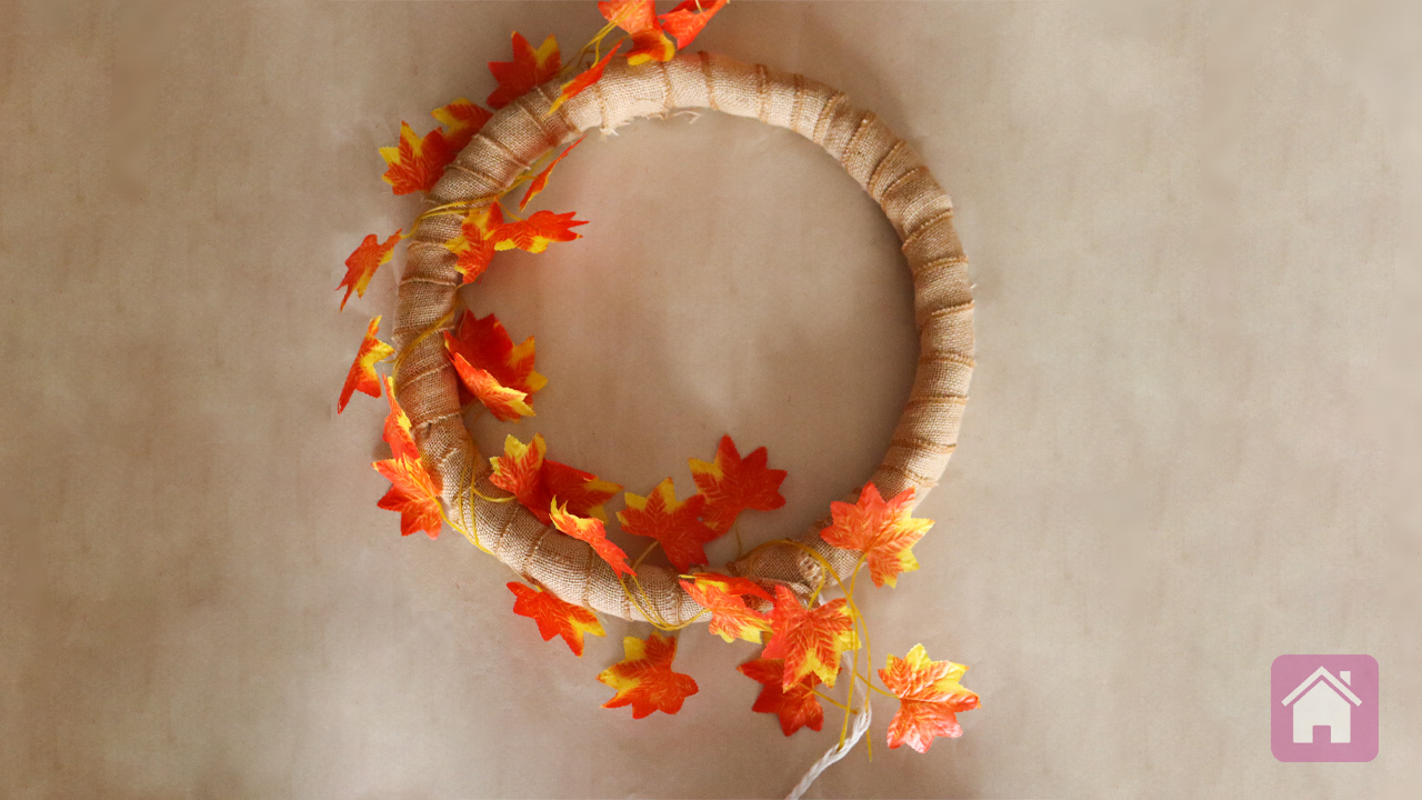 DIY Maple Leaf Wreath Will Light Up Your Entire Festive Season