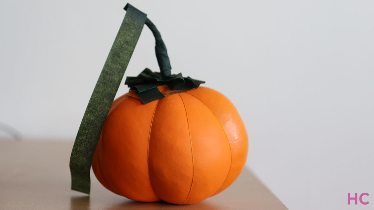 Make Cute Fall Wreath From Balloon Pumpkins