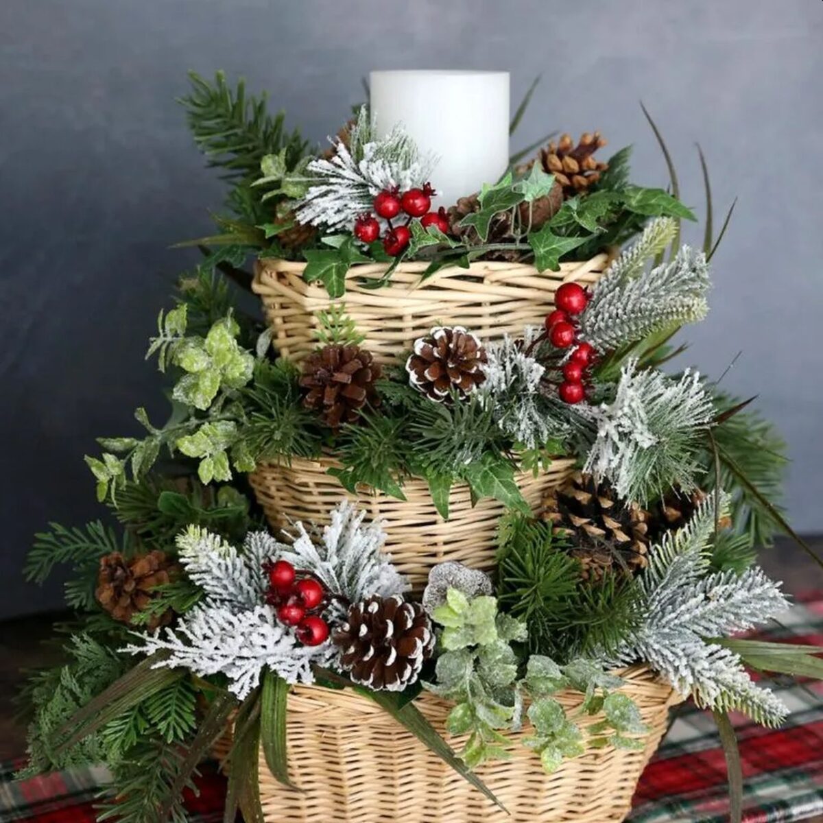 40 Christmas Candle Centerpieces to Pull Off This Merry Season