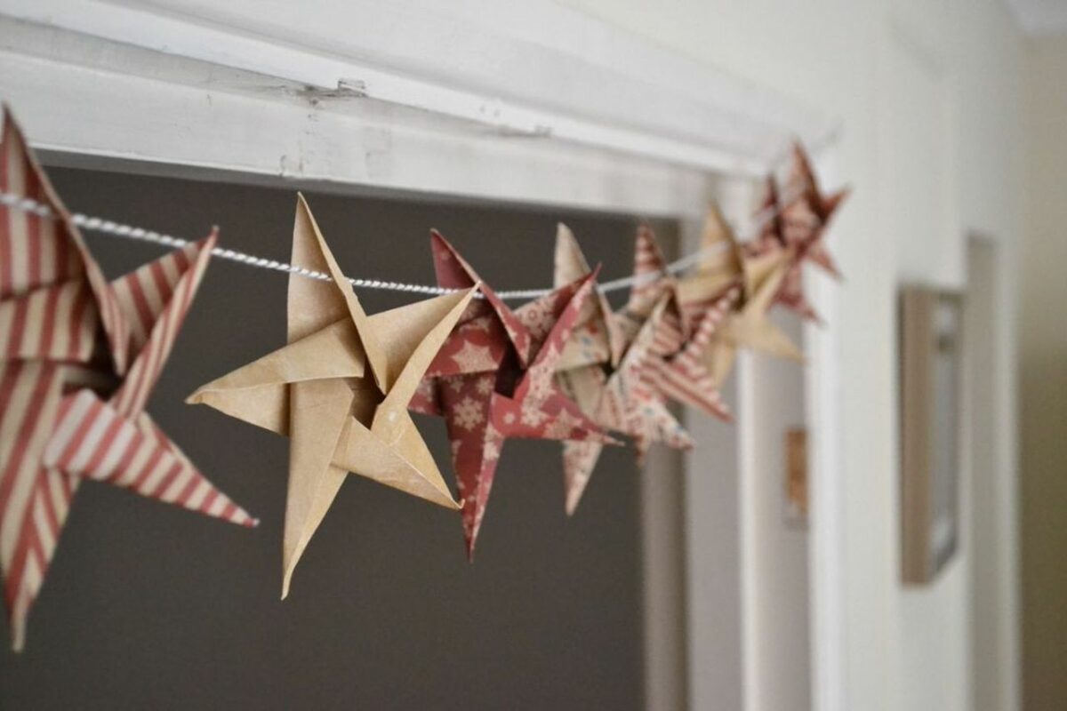 30 DIY Paper Garland Ideas to Drape Your Home in Holiday Cheer