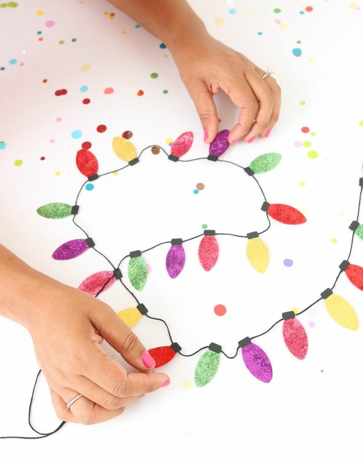 25 DIY Paper Garland Ideas to Drape Your Home in Holiday Cheer