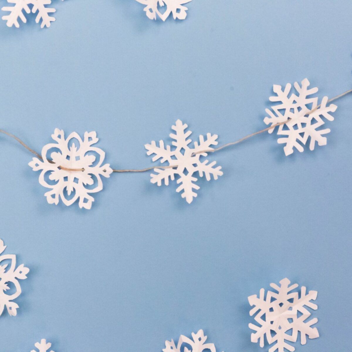 17 DIY Paper Garland Ideas to Drape Your Home in Holiday Cheer