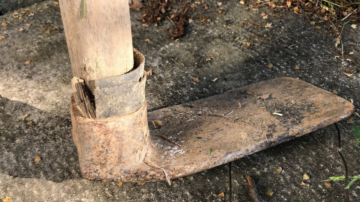 How to Maintain and Care for Garden Tools