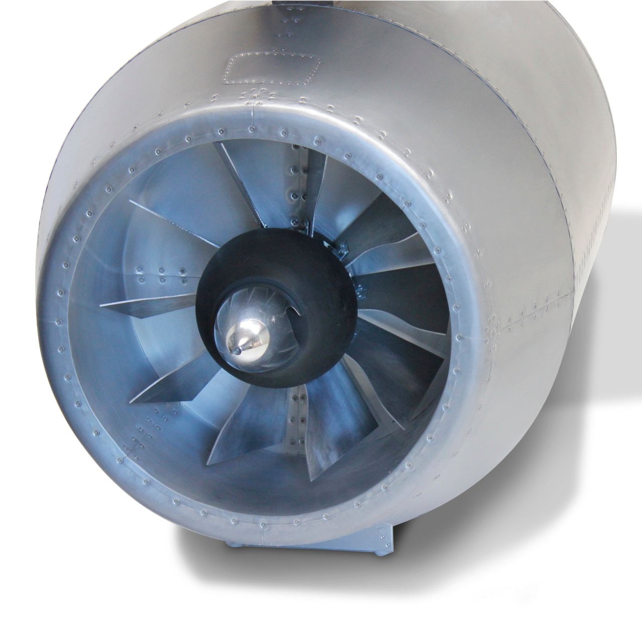 Vintage Fighter Jet-Inspired Desk Features a User-Centric Design