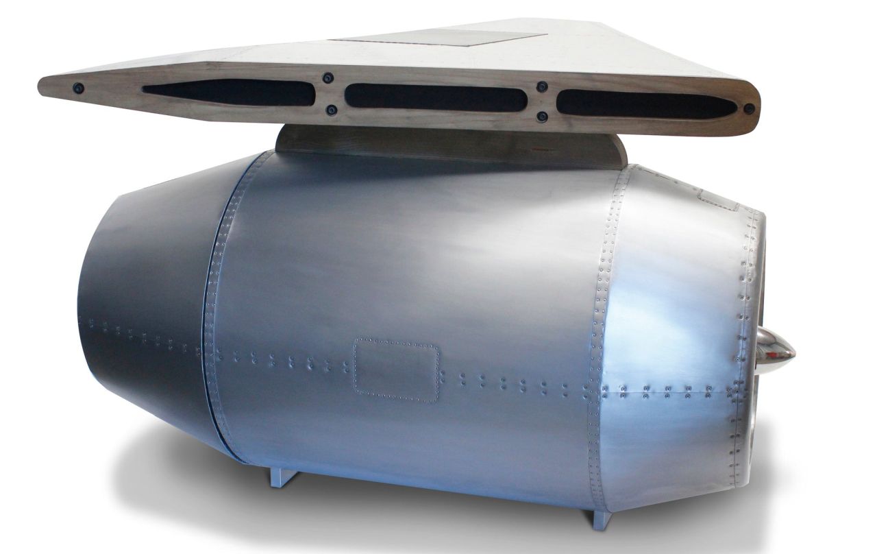 Vintage Fighter Jet-Inspired Desk Features a User-Centric Design