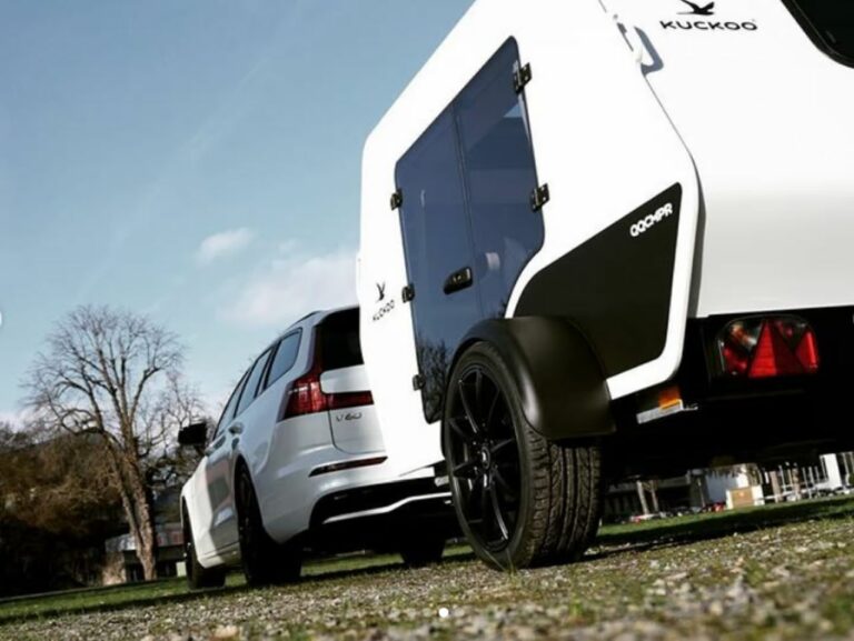 Kuckoo's Emma Trailer has Glass Doors to Connect With Nature