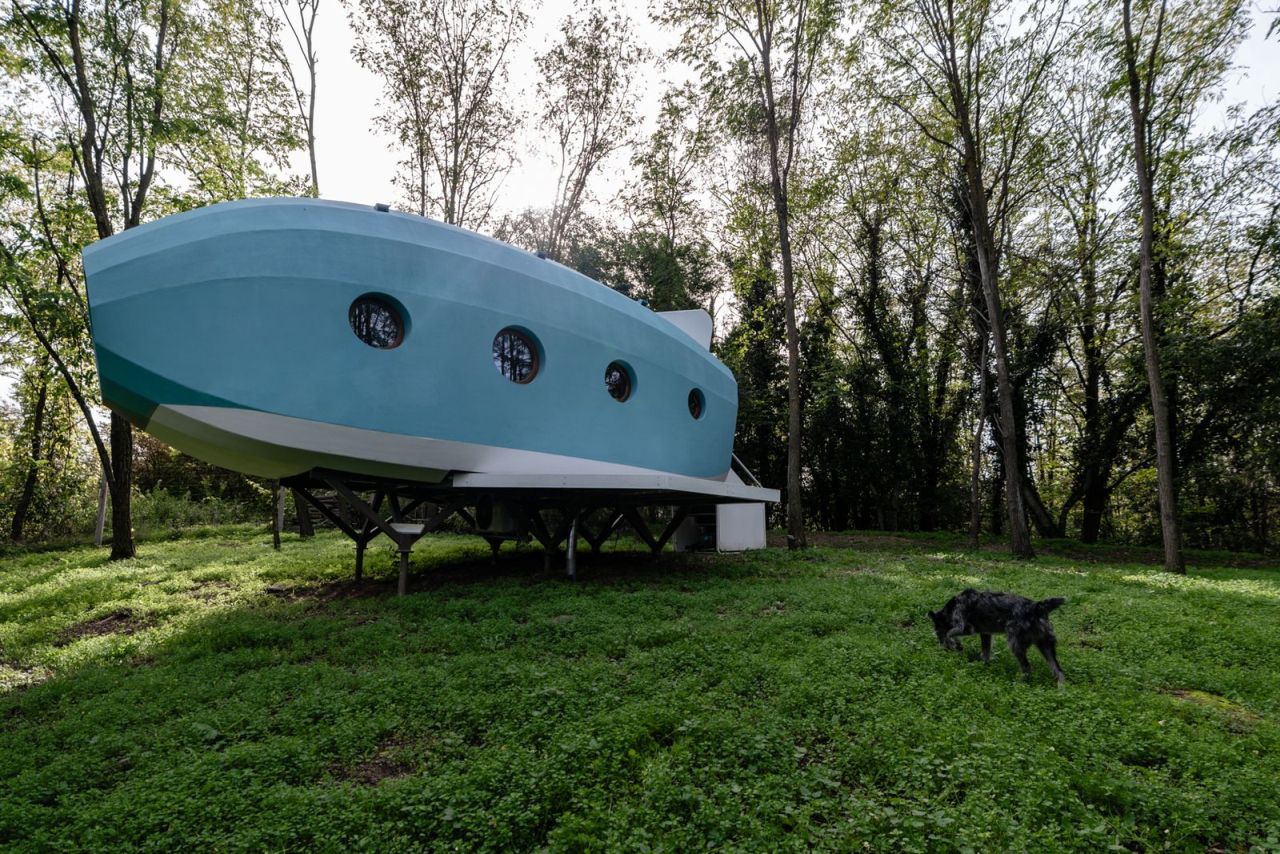 Hello Wood Designs Airplane-Shaped Jet House for Teenage Client
