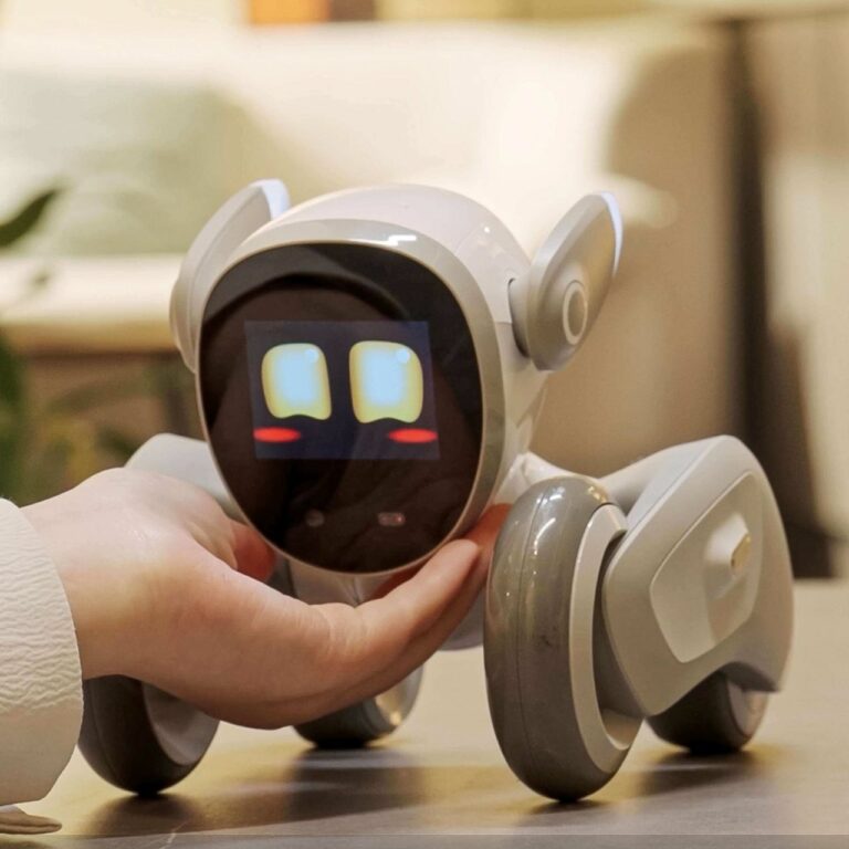 Loona is Smart Robotic Companion for Those Allergic to Pets