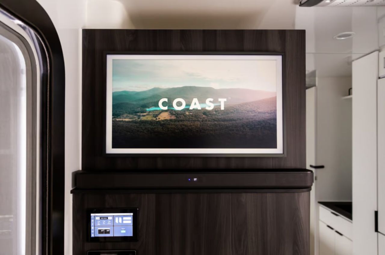 Aero Build Coast: Most Capable Off-Grid 'Smart Home on Wheels'